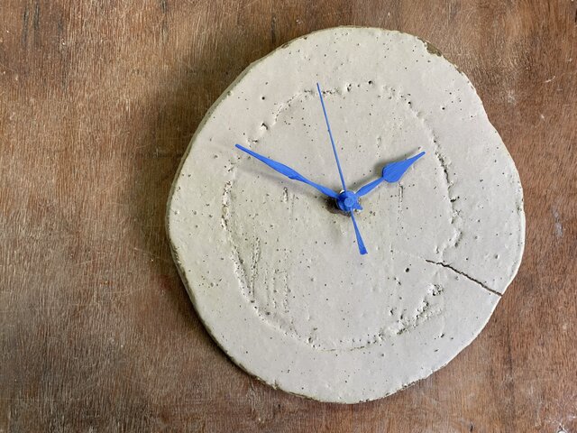 【outlet】青い針 20〜24cm掛け時計 | iichi 日々の暮らしを心地よくするハンドメイドやアンティークのマーケットプレイス