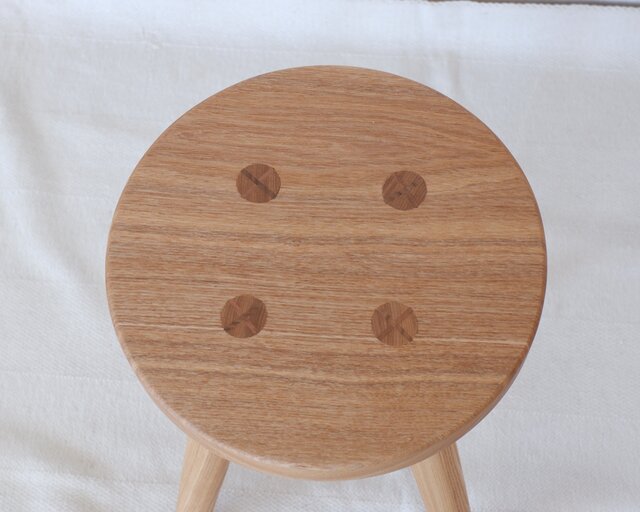丸座のスツール・4本脚 | iichi 日々の暮らしを心地よくするハンドメイドやアンティークのマーケットプレイス