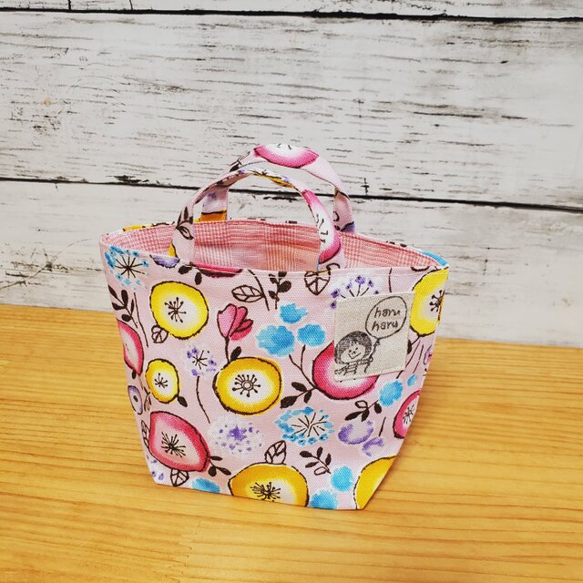 手のひらトートバッグ 花柄 | iichi 日々の暮らしを心地よくするハンドメイドやアンティークのマーケットプレイス