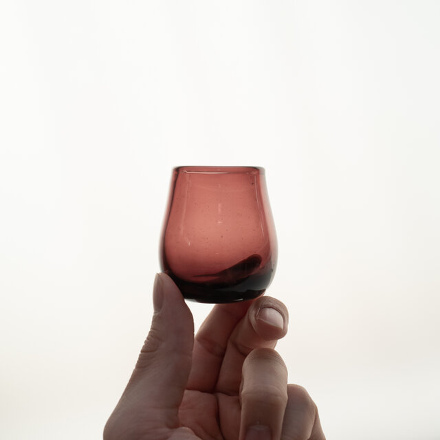 GN42｜shot glass｜lilac | iichi 日々の暮らしを心地よくするハンドメイドやアンティークのマーケットプレイス