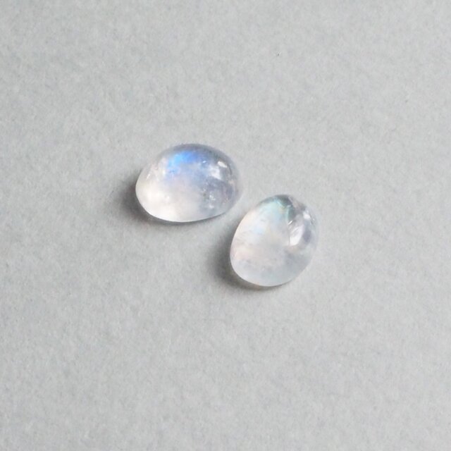 *爽やかな朝の空色* ホワイトラブラドライトの一粒ピアス*14kgf | iichi 日々の暮らしを心地よくするハンドメイドやアンティークのマーケットプレイス