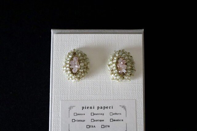 chocolat プレナイトとラベンダーアメジストの耳飾り | iichi 日々の暮らしを心地よくするハンドメイドやアンティークのマーケットプレイス