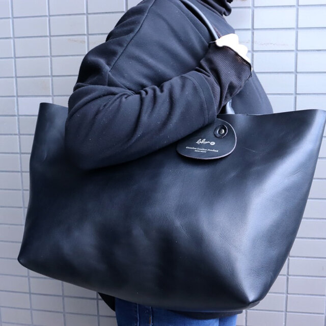 【期間限定】値下 軽量 シンプル 肩掛け 天然革 男女兼用 ハンドメイド192 | iichi 日々の暮らしを心地よくするハンドメイドやアンティークのマーケットプレイス