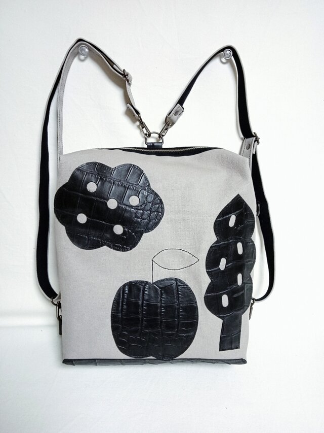 りんごと雲の軽い2weyリュック | iichi 日々の暮らしを心地よくするハンドメイドやアンティークのマーケットプレイス