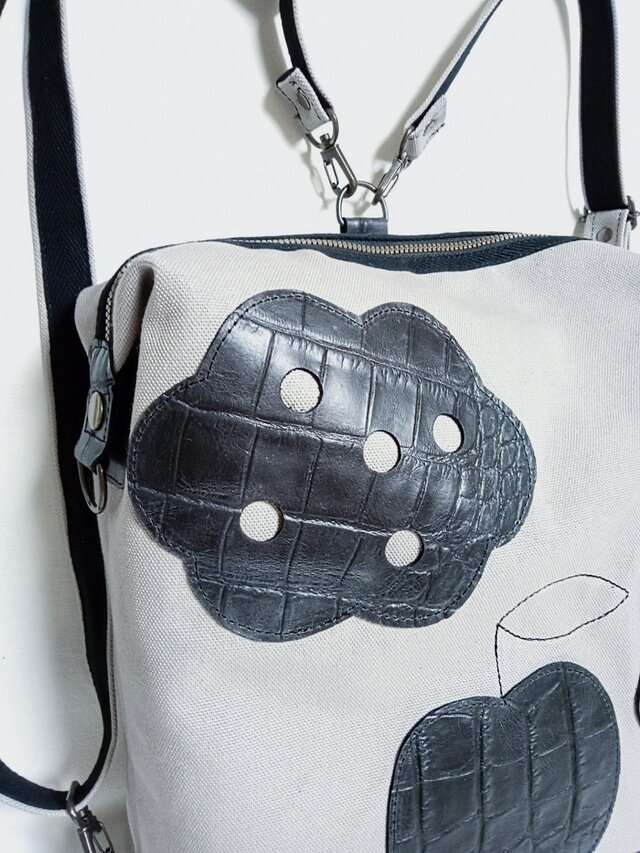 りんごと雲の軽い2weyリュック | iichi 日々の暮らしを心地よくするハンドメイドやアンティークのマーケットプレイス