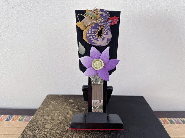 龍の羽子板 スタンドつき | iichi 日々の暮らしを心地よくするハンドメイドやアンティークのマーケットプレイス