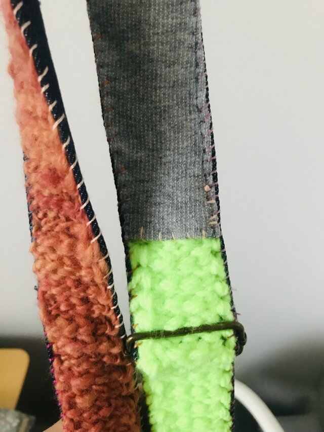 strap 手編みのストラップ ウール 布製 毛糸 肩掛けストラップ スローファッション ハンドメイド 1938 | iichi 日々の暮らしを心地よくするハンドメイドやアンティークの ...