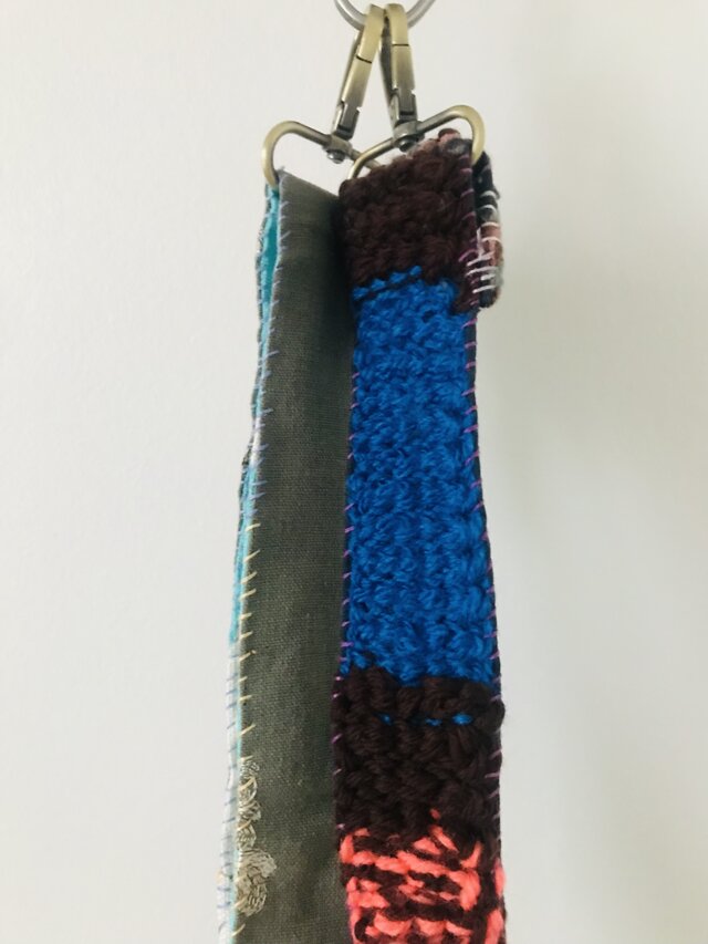 strap 手編みのストラップ ウール 布製 毛糸 肩掛けストラップ スローファッション ハンドメイド 1934 | iichi 日々の暮らしを心地よくするハンドメイドやアンティークの ...
