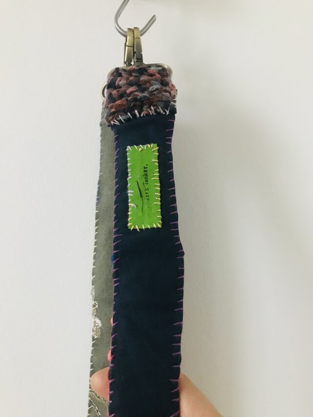 strap 手編みのストラップ ウール 布製 毛糸 肩掛けストラップ スローファッション ハンドメイド 1934 | iichi 日々の暮らしを心地よくするハンドメイドやアンティークの ...