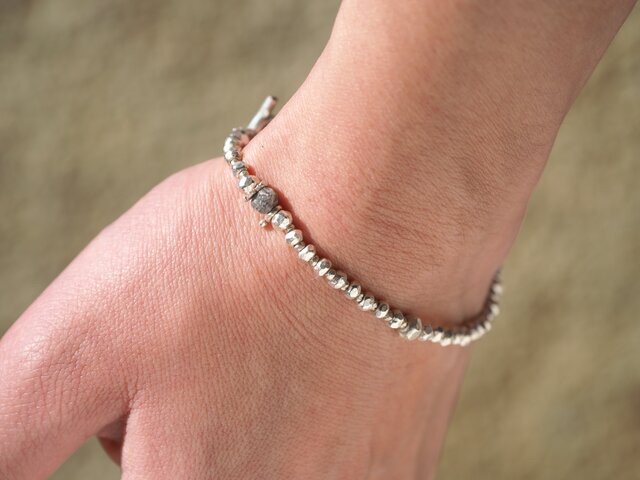 -Rough diamond- silver bracelet | iichi 日々の暮らしを心地よくするハンドメイドやアンティークのマーケットプレイス