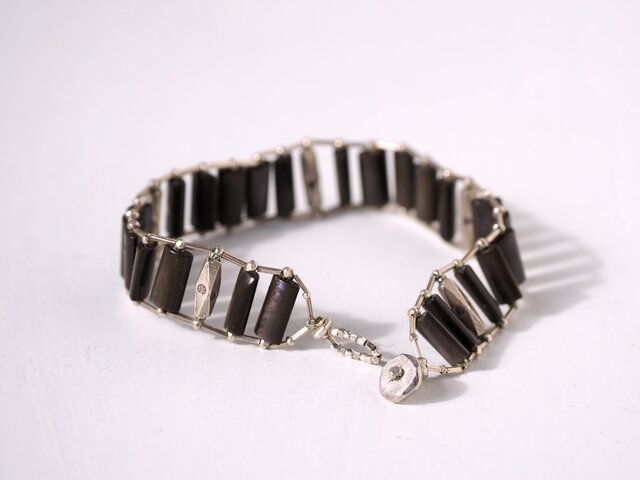 Ladder bracelet 'brawn shell' | iichi 日々の暮らしを心地よくするハンドメイドやアンティークのマーケットプレイス