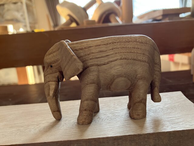 木製彫刻象 栗の木 | iichi 日々の暮らしを心地よくするハンドメイドやアンティークのマーケットプレイス