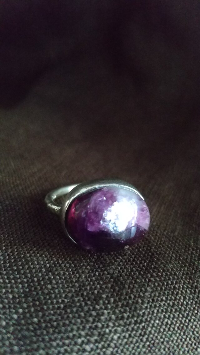 レピドライト グラニティック ペグマタイトシルバーリング#9.5～10 | iichi 日々の暮らしを心地よくするハンドメイドやアンティークのマーケットプレイス