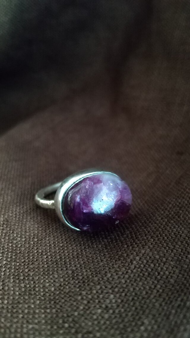 レピドライト グラニティック ペグマタイトシルバーリング#9.5～10 | iichi 日々の暮らしを心地よくするハンドメイドやアンティークのマーケットプレイス