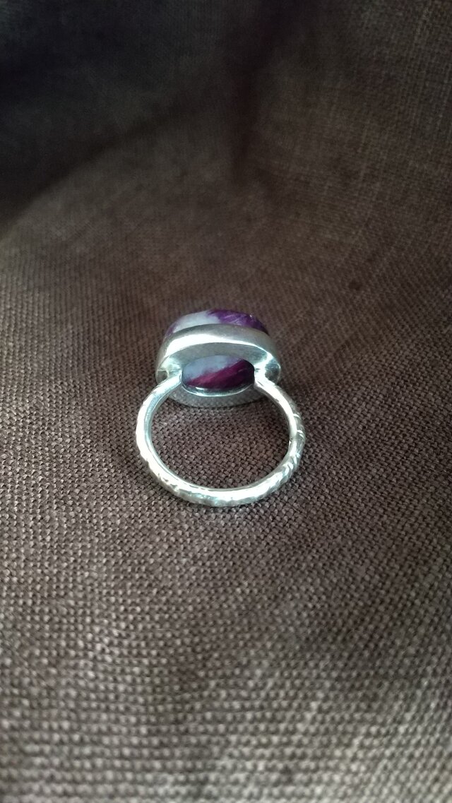 レピドライト グラニティック ペグマタイトシルバーリング#9.5～10 | iichi 日々の暮らしを心地よくするハンドメイドやアンティークのマーケットプレイス