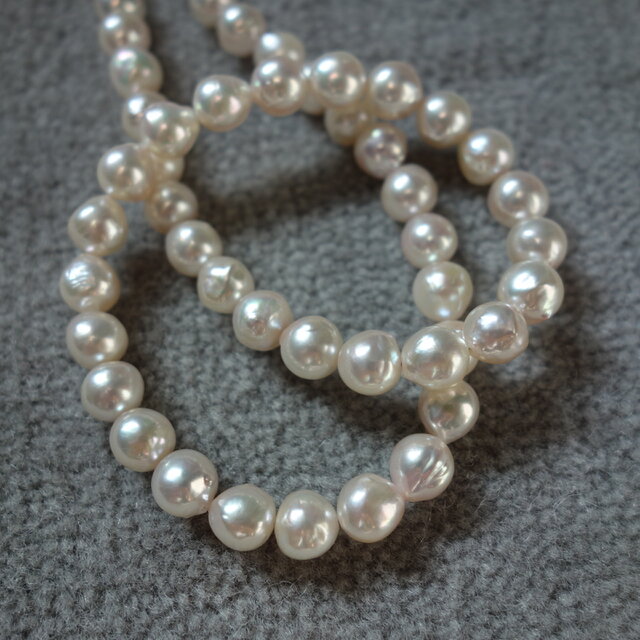 カジュアルなあこやバロックパールネックレスとイヤリングのセット | iichi 日々の暮らしを心地よくするハンドメイドやアンティークのマーケットプレイス