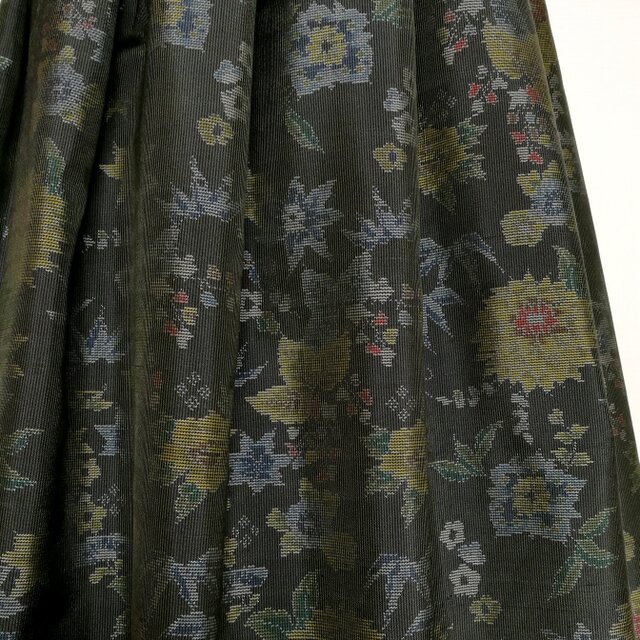 大島紬リメイク＊タックスカート | iichi 日々の暮らしを心地よくするハンドメイドやアンティークのマーケットプレイス