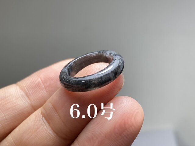 L4-55 美品 黒翡翠 小指 6.0号 ミャンマー産天然 A貨 本翡翠 くりぬき リング | iichi 日々の暮らしを心地よくするハンドメイドやアンティークのマーケットプレイス