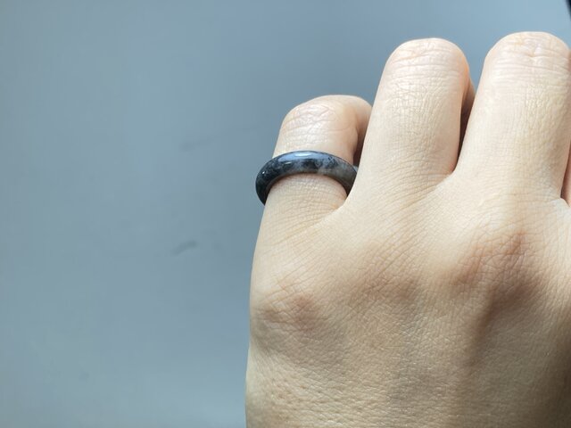 L4-55 美品 黒翡翠 小指 6.0号 ミャンマー産天然 A貨 本翡翠 くりぬき リング | iichi 日々の暮らしを心地よくするハンドメイドやアンティークのマーケットプレイス