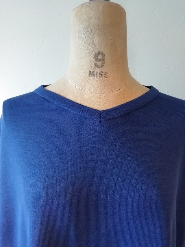 ニュアンスシルエット♡浅Vネックプルオーバー（01083）ブルー | iichi 日々の暮らしを心地よくするハンドメイドやアンティークのマーケットプレイス