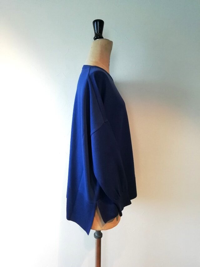 ニュアンスシルエット♡浅Vネックプルオーバー（01083）ブルー | iichi 日々の暮らしを心地よくするハンドメイドやアンティークのマーケットプレイス