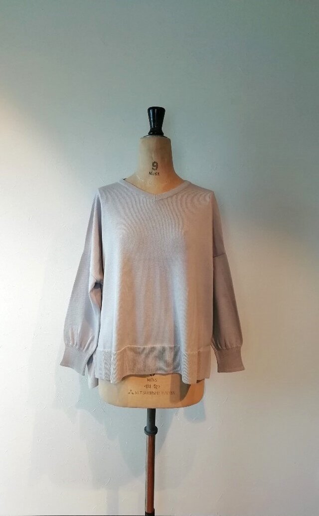 ニュアンスシルエット♡浅Vネックプルオーバー（01083）ペールグレー | iichi 日々の暮らしを心地よくするハンドメイドやアンティークのマーケットプレイス