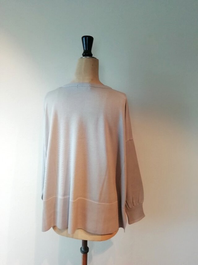 ニュアンスシルエット♡浅Vネックプルオーバー（01083）ペールグレー | iichi 日々の暮らしを心地よくするハンドメイドやアンティークのマーケットプレイス