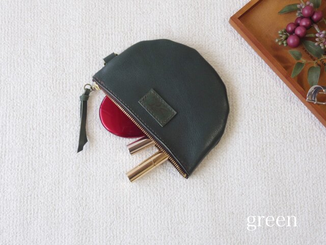 本革の半円ポーチ (green)P_12 | iichi 日々の暮らしを心地よくするハンドメイドやアンティークのマーケットプレイス