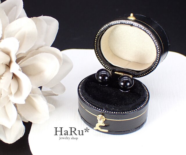 8mmオニキス☆サージカルステンレスピアス*P90 | iichi 日々の暮らしを心地よくするハンドメイドやアンティークのマーケットプレイス