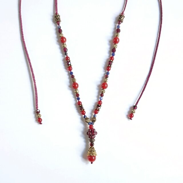 赤いアンティーク風なフリーサイズネックレス Y-1836 | iichi 日々の暮らしを心地よくするハンドメイドやアンティークのマーケットプレイス
