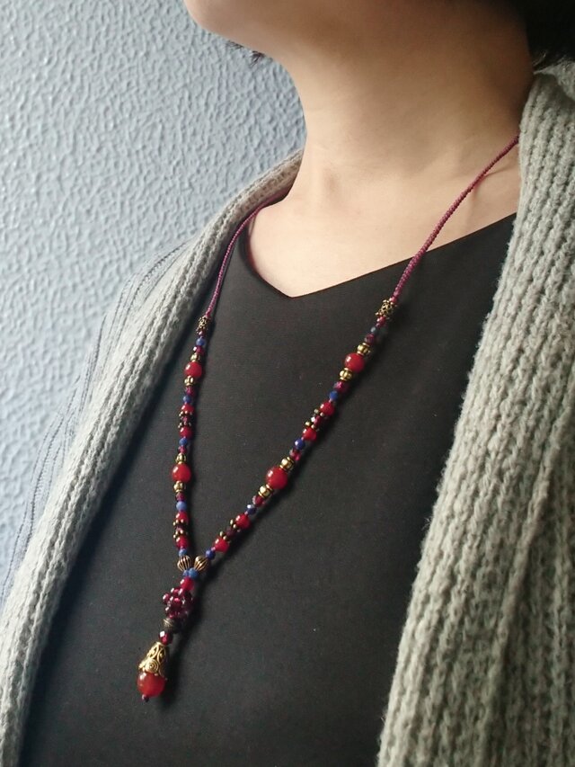 赤いアンティーク風なフリーサイズネックレス Y-1836 | iichi 日々の暮らしを心地よくするハンドメイドやアンティークのマーケットプレイス