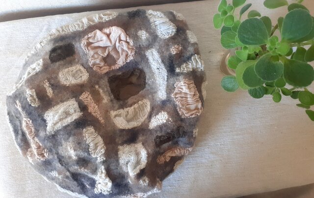 Patti workベレー帽 ナチュラルカラー 〈インド綿・羊毛フェルト〉 | iichi 日々の暮らしを心地よくするハンドメイドやアンティークのマーケットプレイス