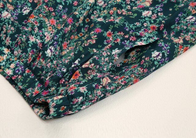 #436タックギャザースカート(グリーンx小花) | iichi 日々の暮らしを心地よくするハンドメイドやアンティークのマーケットプレイス