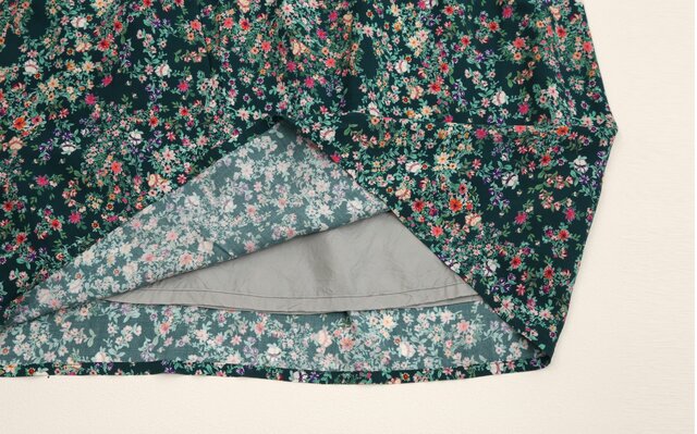 #436タックギャザースカート(グリーンx小花) | iichi 日々の暮らしを心地よくするハンドメイドやアンティークのマーケットプレイス