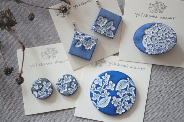 陶土の草花ブローチ : : : 1273 | iichi 日々の暮らしを心地よくするハンドメイドやアンティークのマーケットプレイス