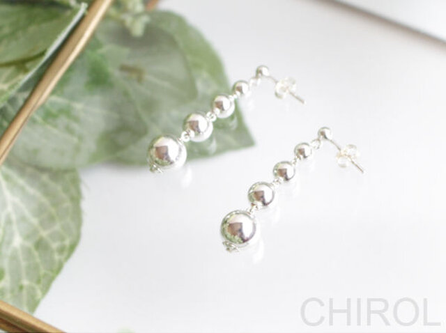 Silver ラウンドビーズ グラデ ピアス ・ / SV925 | iichi 日々の暮らしを心地よくするハンドメイドやアンティークのマーケットプレイス