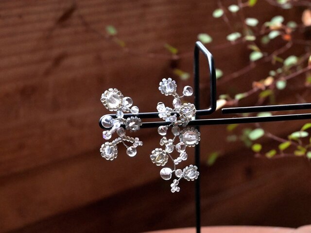 透明感を纏うピアス item10 | iichi 日々の暮らしを心地よくするハンドメイドやアンティークのマーケットプレイス