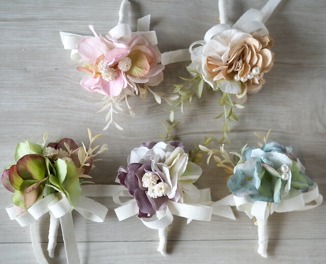 カラーが選べる！アジサイのコサージュ -Artificial flower- | iichi 日々の暮らしを心地よくするハンドメイドやアンティークのマーケットプレイス