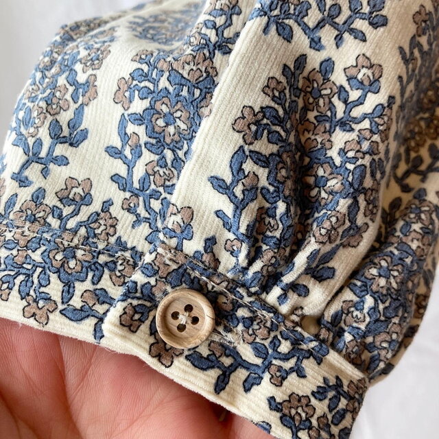 不思議な魅力のネロリシャツ：長袖：60cm丈（フラワーインタリオ：オフホワイト） | iichi 日々の暮らしを心地よくするハンドメイドやアンティークのマーケットプレイス