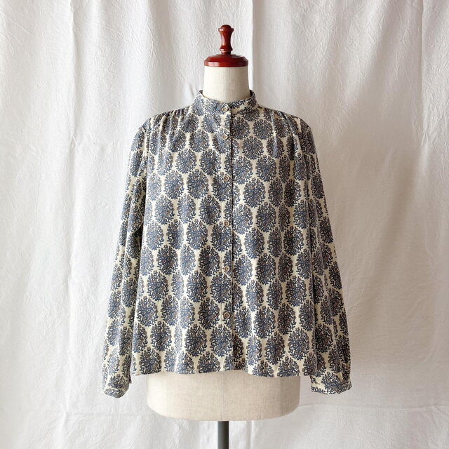 不思議な魅力のネロリシャツ：長袖：60cm丈（フラワーインタリオ：オフホワイト） | iichi 日々の暮らしを心地よくするハンドメイドやアンティークのマーケットプレイス