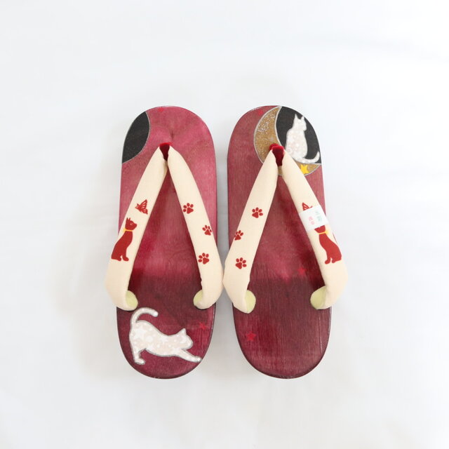 白猫さんの下駄 右近 Mサイズ | iichi 日々の暮らしを心地よくするハンドメイドやアンティークのマーケットプレイス