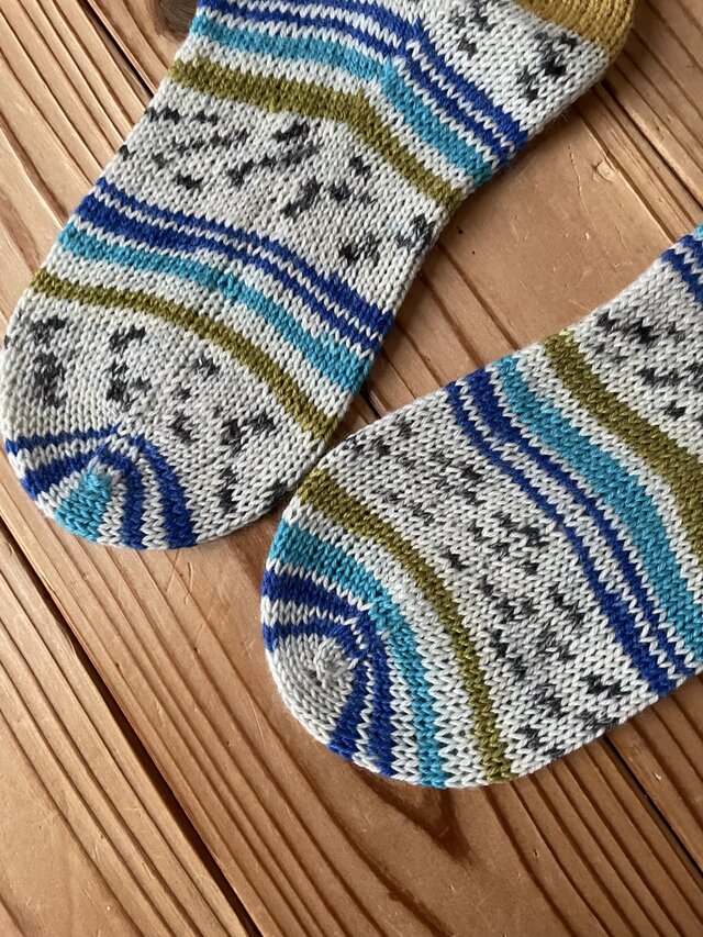 No.1397カシミア手編み靴下 | iichi 日々の暮らしを心地よくするハンドメイドやアンティークのマーケットプレイス