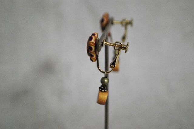 ぶつぶつハートピアス・イヤリング blue | iichi 日々の暮らしを心地よくするハンドメイドやアンティークのマーケットプレイス