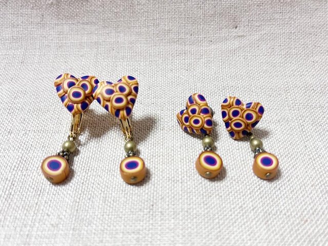 ぶつぶつハートピアス・イヤリング blue | iichi 日々の暮らしを心地よくするハンドメイドやアンティークのマーケットプレイス
