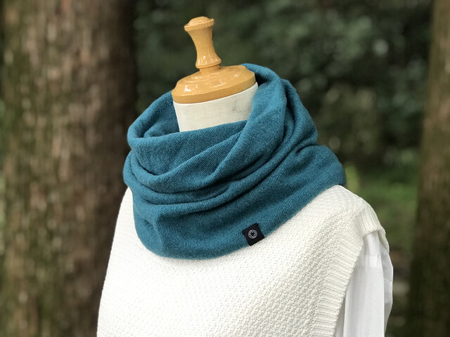 温度を纏う。純カシミヤねじりスヌード [Basici Design]ターコイズ | iichi 日々の暮らしを心地よくするハンドメイドや ...
