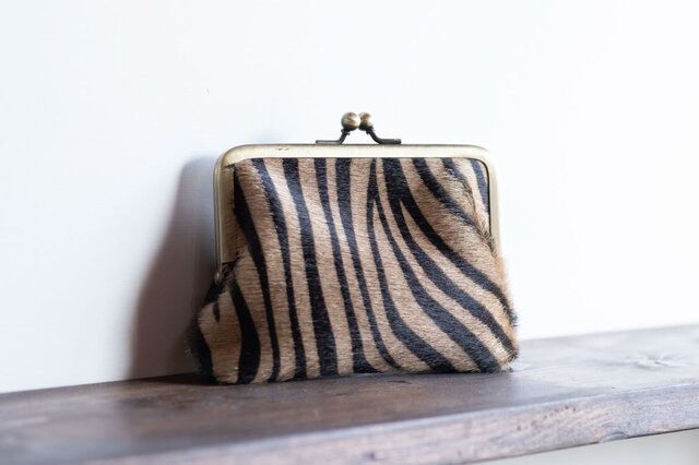 ハラコ がま口ポーチ ゼブラ×ブラック カードケース付き コインケース ハラコ×牛革 aw-28nch | iichi 日々の暮らしを心地よくするハンドメイドやアンティークのマーケットプレイス