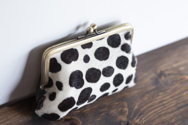 ハラコ がま口ポーチ ダルメシアン×ブラック カードケース付き コインケース ハラコ×牛革 aw-28nch | iichi 日々の暮らしを心地よくするハンドメイドやアンティークのマーケットプレイス