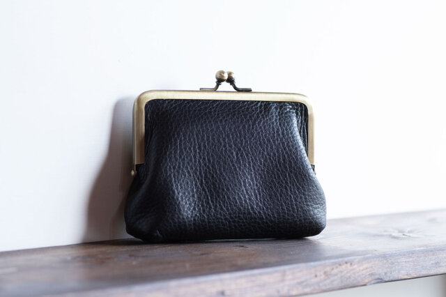 本革 がま口ポーチ ブラック カードケース付き コインケース 牛革 シュリンクレザー aw-28cs | iichi 日々の暮らしを心地よくするハンドメイドやアンティークのマーケットプレイス