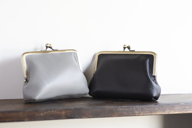 本革 がま口ポーチ ブラック カードケース付き コインケース 牛革 シュリンクレザー aw-28cs | iichi 日々の暮らしを心地よくするハンドメイドやアンティークのマーケットプレイス