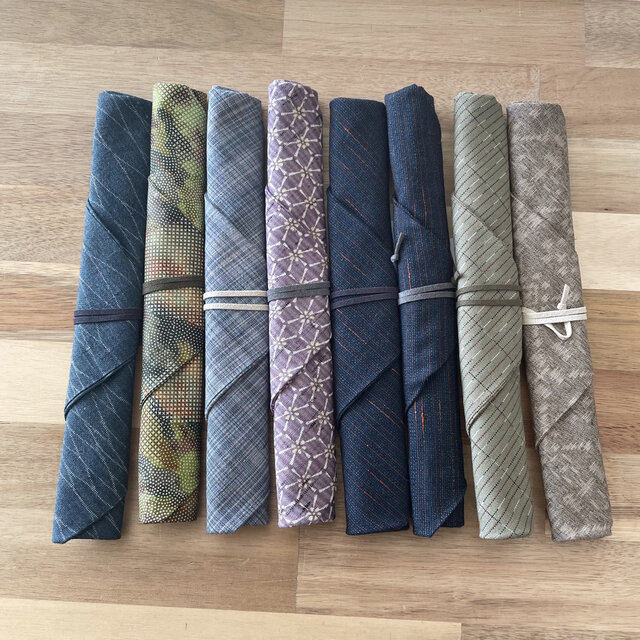 【1点もの】着物地ので作る箸袋・カトラリーホルダー -ウール着物地 薄緑に細い線（ヴィンテージ） P-37 | iichi 日々の暮らしを心地よくするハンドメイドやアンティークのマーケットプレイス